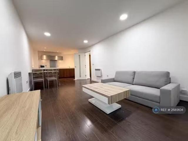 Charming 1 BA 2 bedroom flat for rent in Orion Building, Birmi.