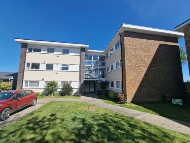 Just in! 1 BA 2 bedroom flat for rent in Lord Warden Avenue, W.