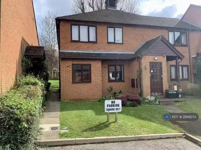 Rental! 1 BA 2 bedroom flat for rent in Maitland Drive, High W.