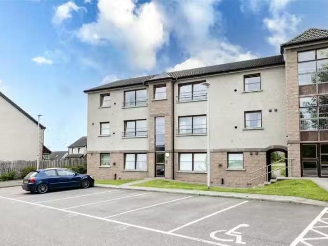 Unique 1 BA 2 bedroom flat for rent in Mc Intosh Crescent, Dyc.