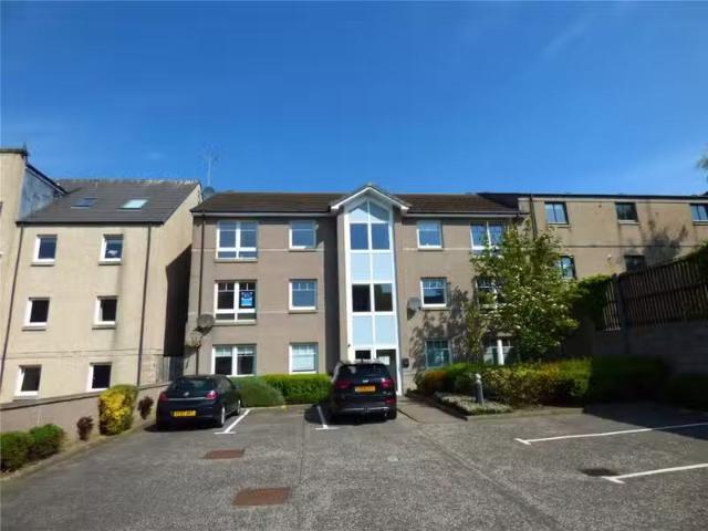 Cozy 1 BA 2 bedroom flat for rent in Seaforth Road, Aberdeen.