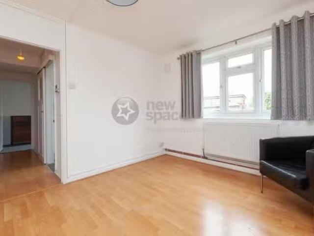 Unique 1 BA 2 bedroom flat for rent in Shiraj Tower, Commercia.