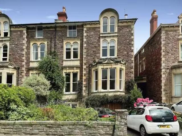 Just in! 1 BA 2 bedroom flat for rent in St John's Road Clif.