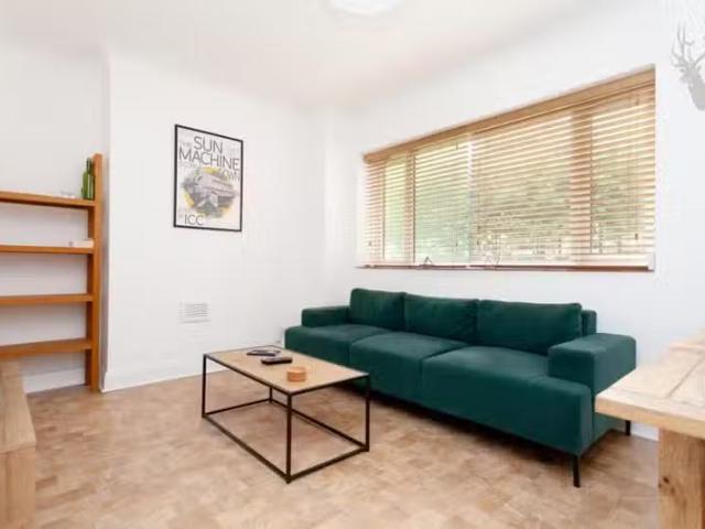 Charming 1 BA 2 bedroom flat for rent in St. Stephens Road, Bo.