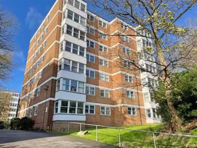 Cheap 1 BA 2 bedroom flat for rent in Park Royal, 66 Montpelie.