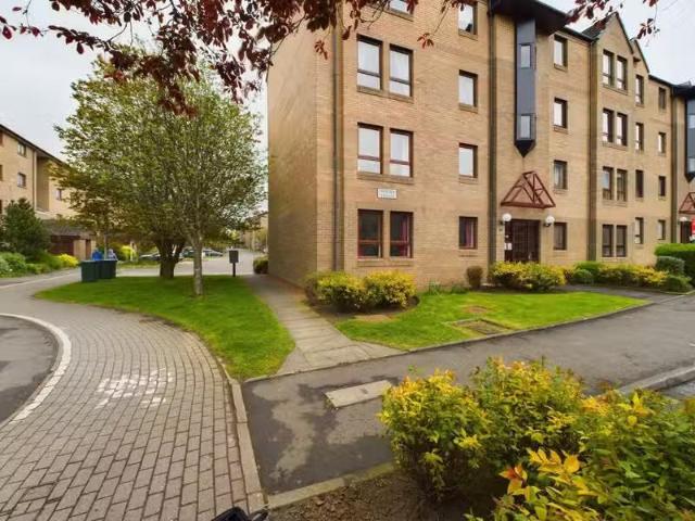 Just in! 1 BA 2 bedroom flat for rent in Parkside Terrace, New.