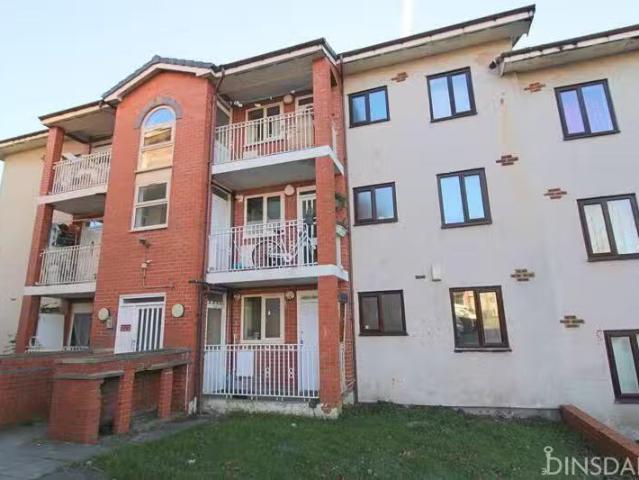 Cozy 1 BA 2 bedroom flat for rent in Regency Court, Girlington.
