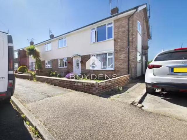 Just in! 1 BA 2 bedroom flat for rent in Woodberry Way, Walton.