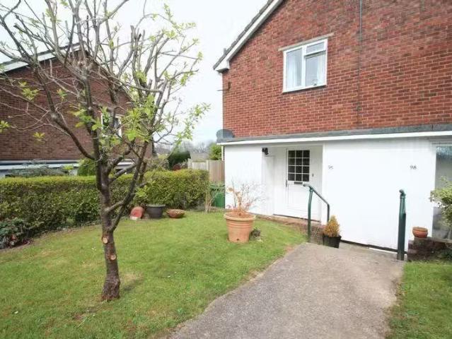 Cozy 1 BA 2 bedroom flat for rent in Woolaston Avenue, Cardiff.
