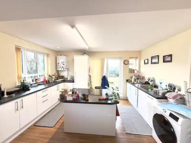 Just in! 1 BA 2 bedroom flat for rent in Walmley Chambers, Sut.