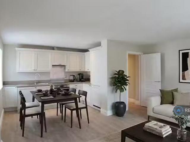Just in! 1 BA 2 bedroom flat for rent in Wisteria House, Tamwo.