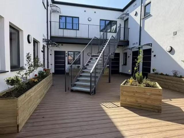 Unique 1 BA 2 bedroom flat for rent in Town Centre, Hatfield.