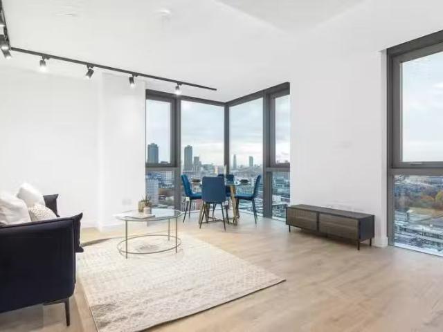 Nice 1 BA 2 bedroom flat for rent in Valencia Tower, 3 Bollind.