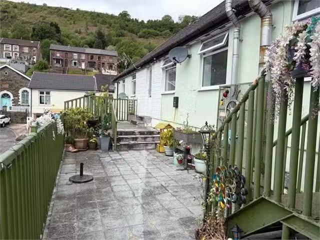 Unique 1 BA 2 bedroom flat for rent in Ynyshir Road, Ynyshir.