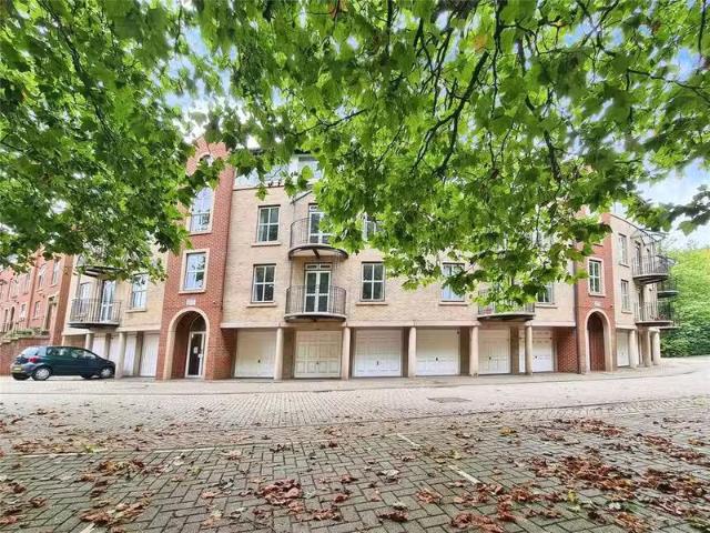 Just in! 1 BA 2 bedroom Flat to rent, Alcantara Crescent, Sout.