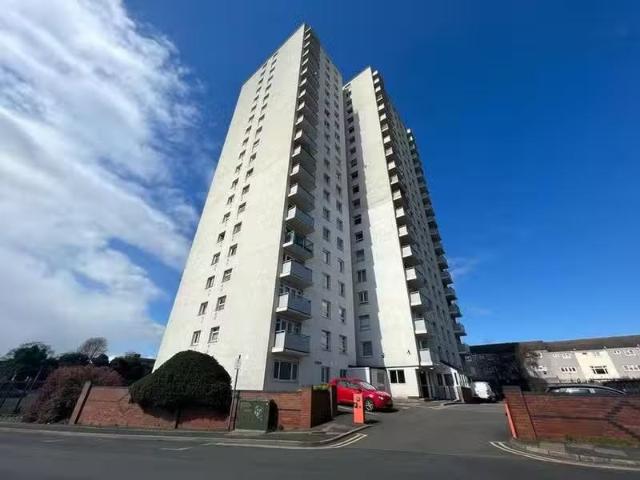 Unique 1 BA 2 bedroom Flat to rent, Okement Drive, Wolverhampt.
