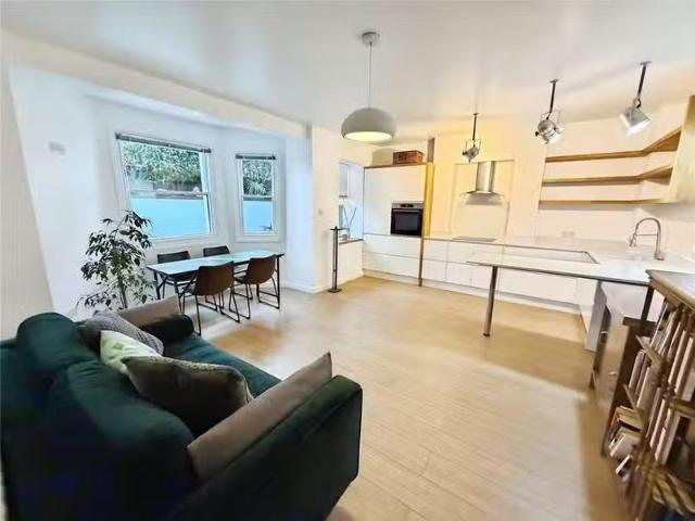 Charming 1 BA 2 bedroom Flat to rent, Prince of Wales Terrace.