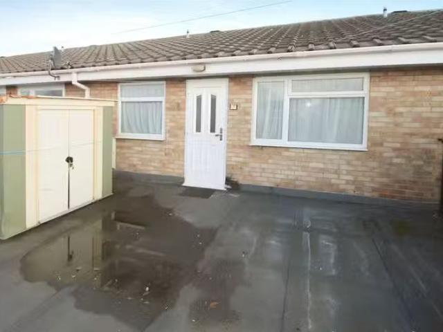 Just in! 1 BA 2 bedroom Flat to rent, Shaldon Court, Bedford.