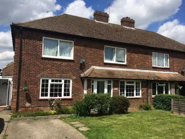 Nice 1 BA 2 bedroom ground floor maisonette for rent in Warlin.