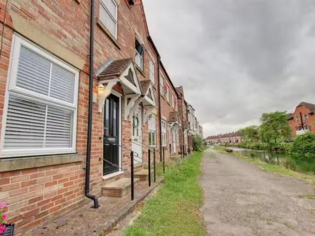 Nice 1 BA 2 bedroom house for rent in Marin Court, Beverley, H.