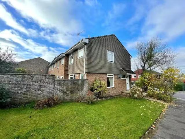 Cozy 1 BA 2 bedroom house for rent in Old Malling Way, Lewes.