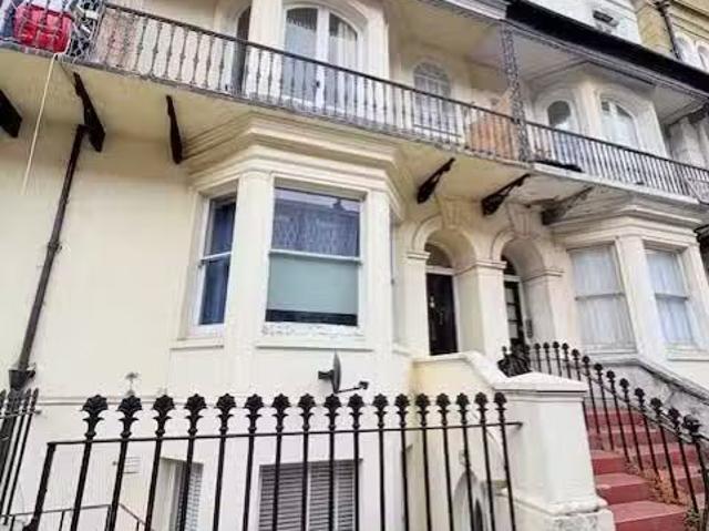 Cheap 1 BA 2 bedroom house for rent in Augusta Road, Ramsgate.