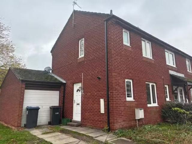 Unique 1 BA 2 bedroom house for rent in Beamish Close, Langley.