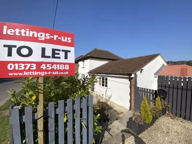 For Rent! 1 BA 2 bedroom house for rent in Clay Street, Crocke.