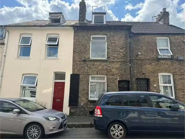 Charming 1 BA 2 bedroom house for rent in Tower Street, Dover.