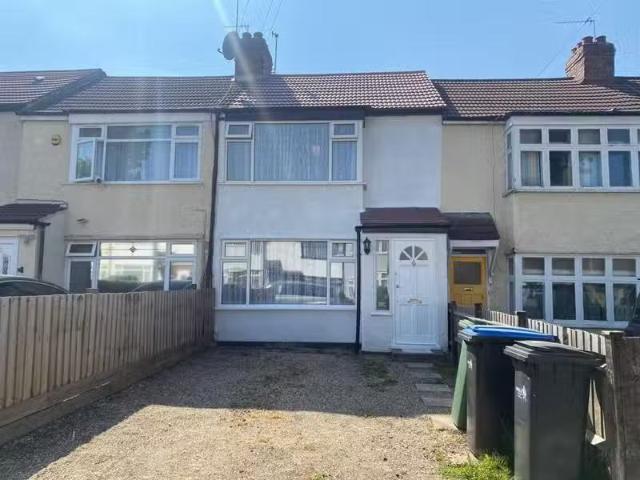 New 1 BA 2 bedroom house for rent in Winnington Road, Enfield.