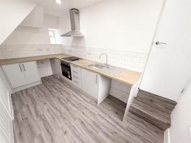 Cozy 1 BA 2 bedroom house for rent in Ystrad Road Pentre, Pent.