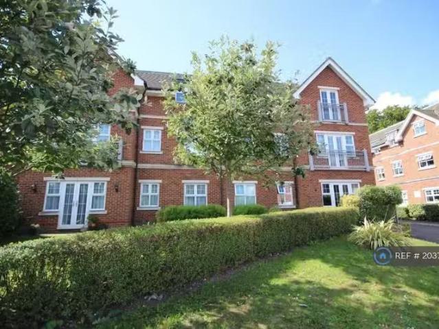 New 1 BA 2 bedroom penthouse for rent in Bramshott Place, Flee.