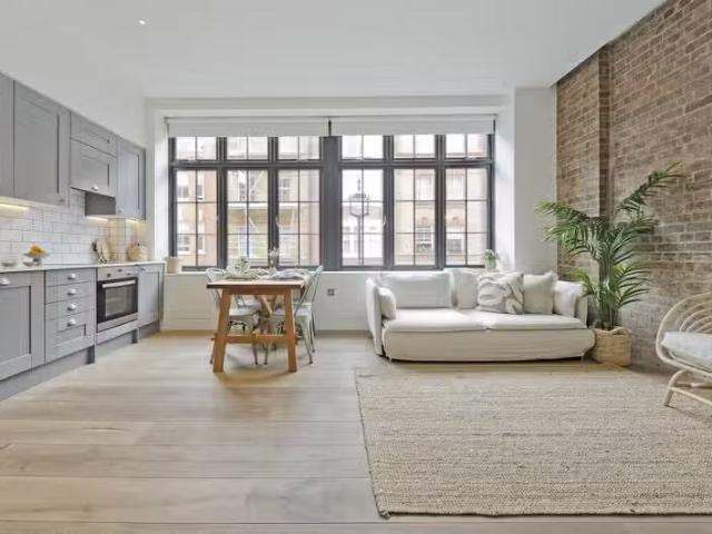 Cheap 1 BA 2 bedroom property to let in Great Titchfield Stree.