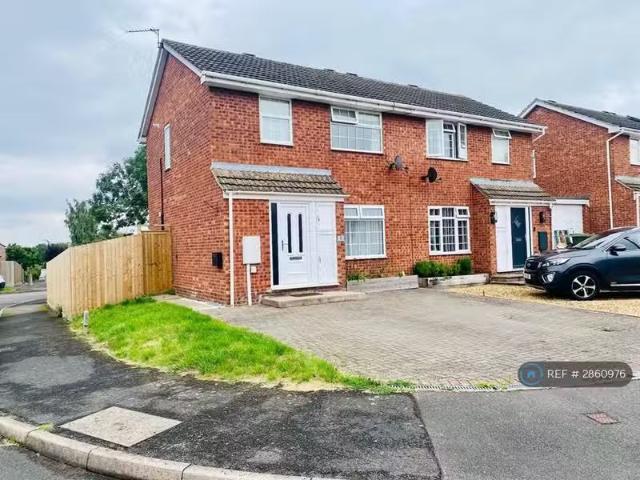 Charming 1 BA 2 bedroom semi detached house for rent in Overbe.