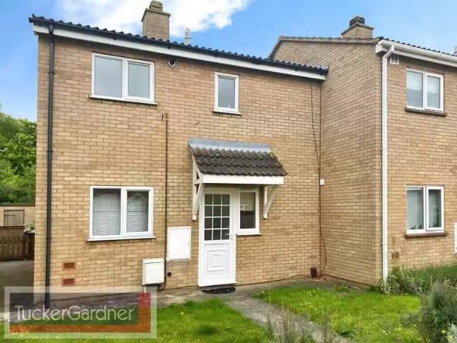 Nice 1 BA 2 bedroom semi detached house for rent in Laceys Way.