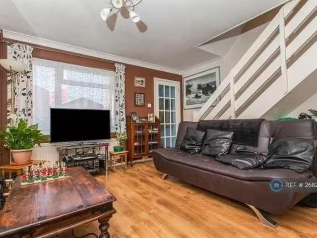 Unique 1 BA 2 bedroom semi detached house for rent in Matraver.