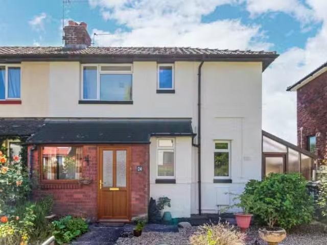 Just in! 1 BA 2 bedroom semi detached house for rent in Manor.