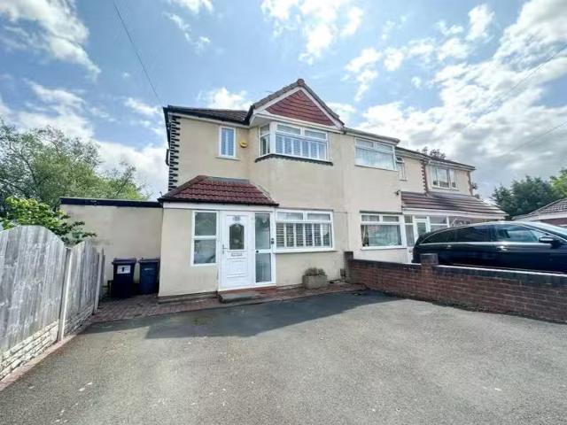 Just in! 1 BA 2 bedroom semi detached house for rent in White.