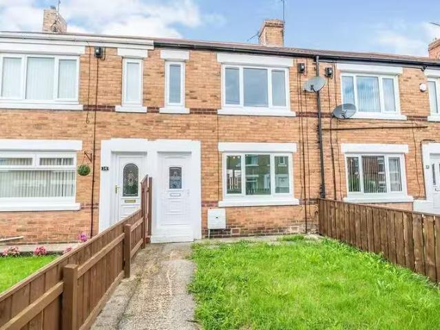 Cozy 1 BA 2 bedroom Semi Detached House to rent, Queens Avenue.