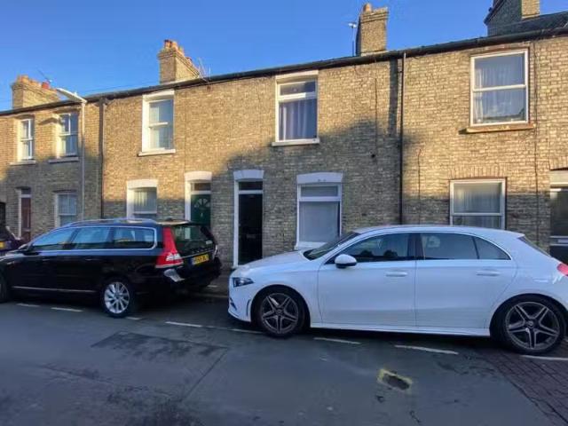 Just in! 1 BA 2 bedroom terraced house for rent in Catharine S.