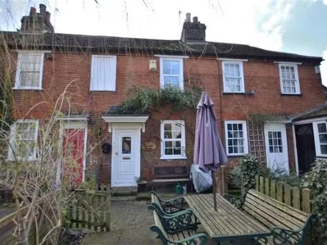 For Rent! 1 BA 2 bedroom terraced house for rent in Cornmill.