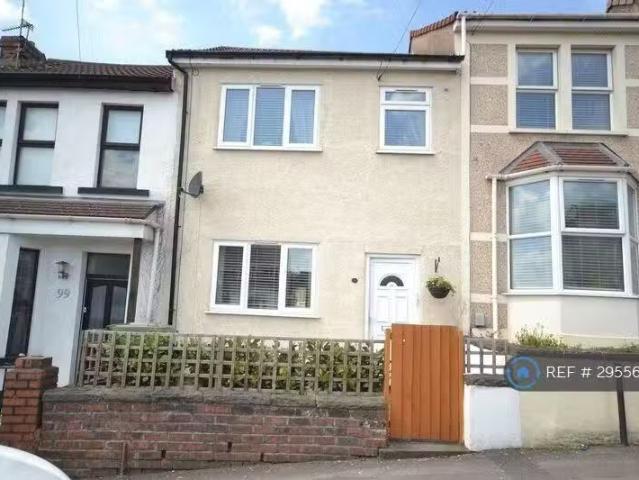 Just in! 1 BA 2 bedroom terraced house for rent in Downend Roa.