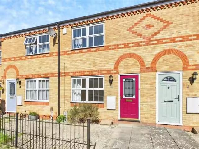 Cheap 1 BA 2 bedroom terraced house for rent in Kingfisher Way.