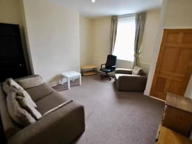 Rental! 1 BA 2 bedroom terraced house for rent in Park View, L.