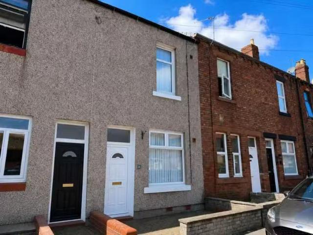 Just in! 1 BA 2 bedroom terraced house for rent in Priory Road.
