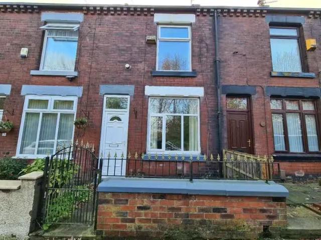 Just in! 1 BA 2 bedroom terraced house for rent in Ryefield St.