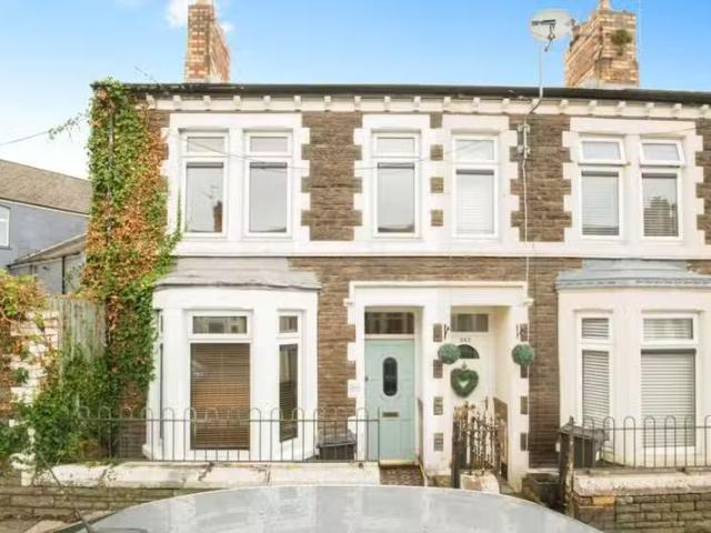 For Rent! 1 BA 2 bedroom terraced house for rent in Railway St.