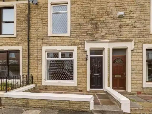 Just in! 1 BA 2 bedroom terraced house for rent in Ripon Road.