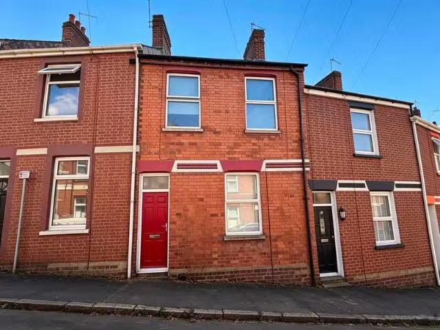Just in! 1 BA 2 bedroom terraced house for rent in Roberts Roa.