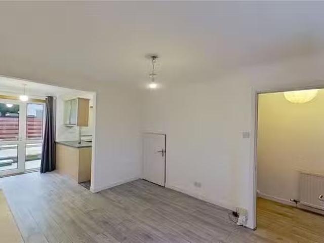 Rental! 1 BA 2 bedroom terraced house for rent in South Gyle W.